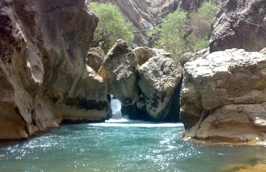 جاهای دیدنی اطراف شیراز برای همه فصول: طبیعت گردی | مجله علی بابا