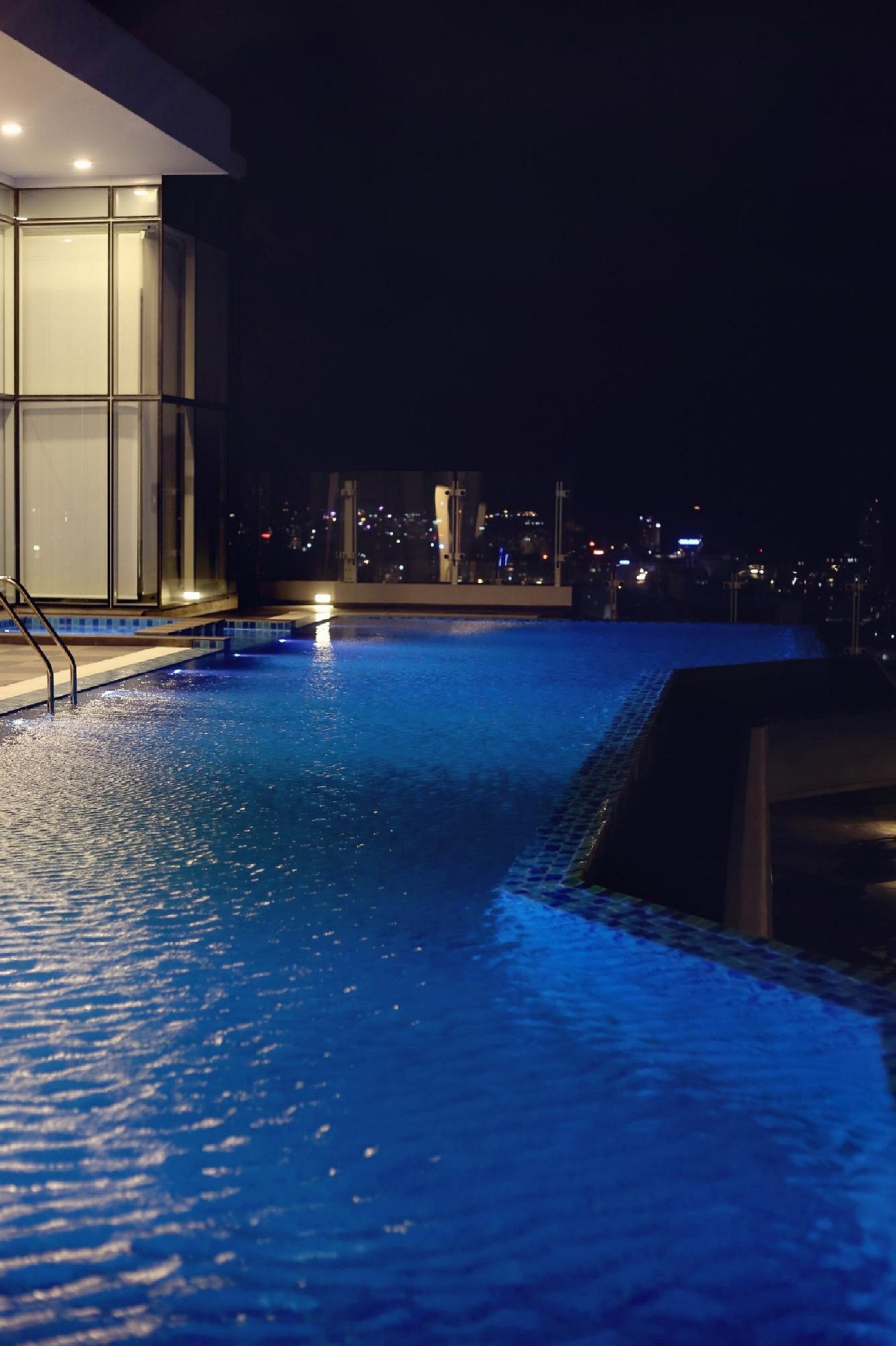 رزرو هتل Cinnamon Red Colombo در Colombo | علی بابا